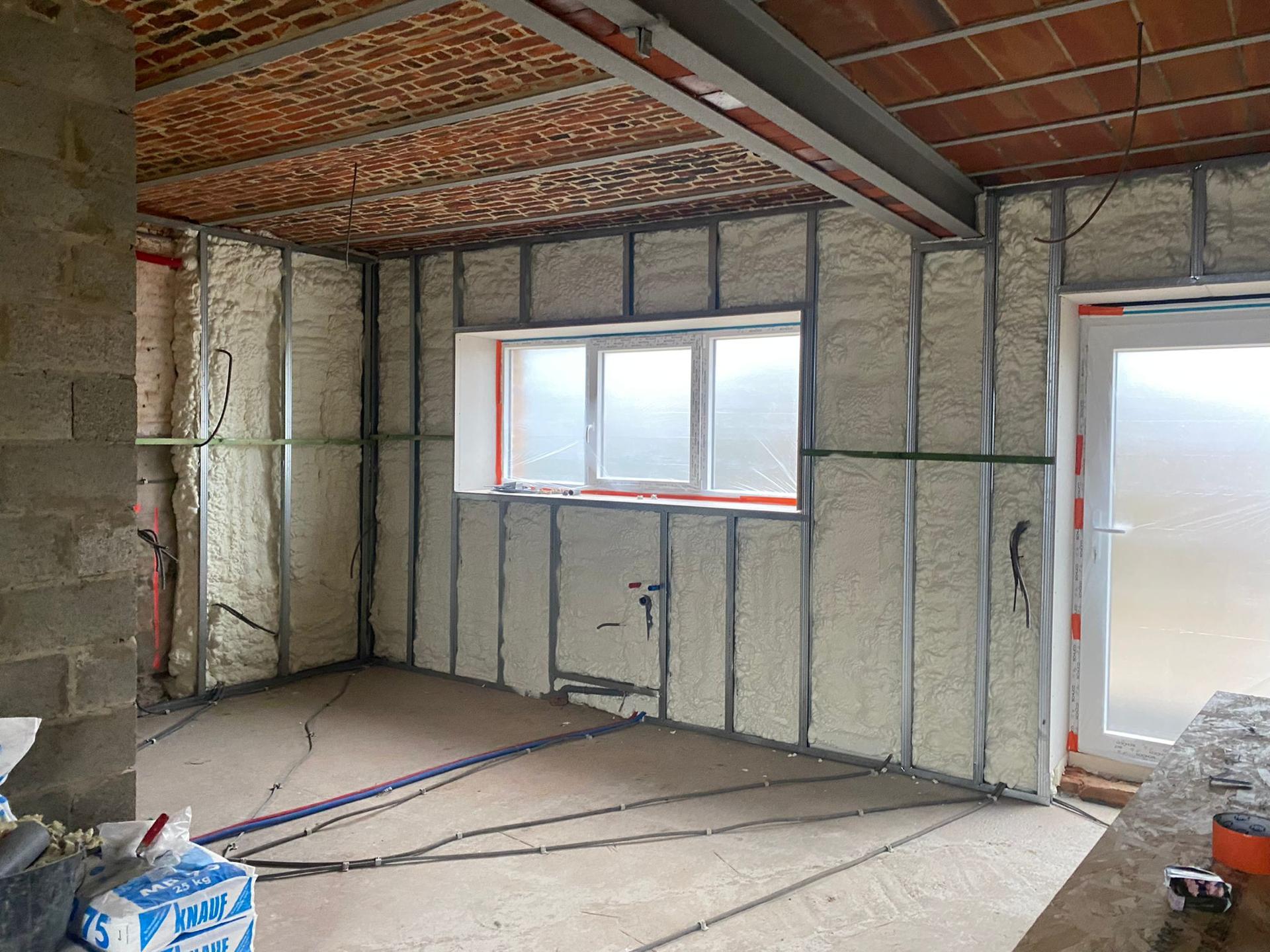 Isolation de Murs Intérieurs par DMF ISOLATION - Mousse PU Icynene et ...